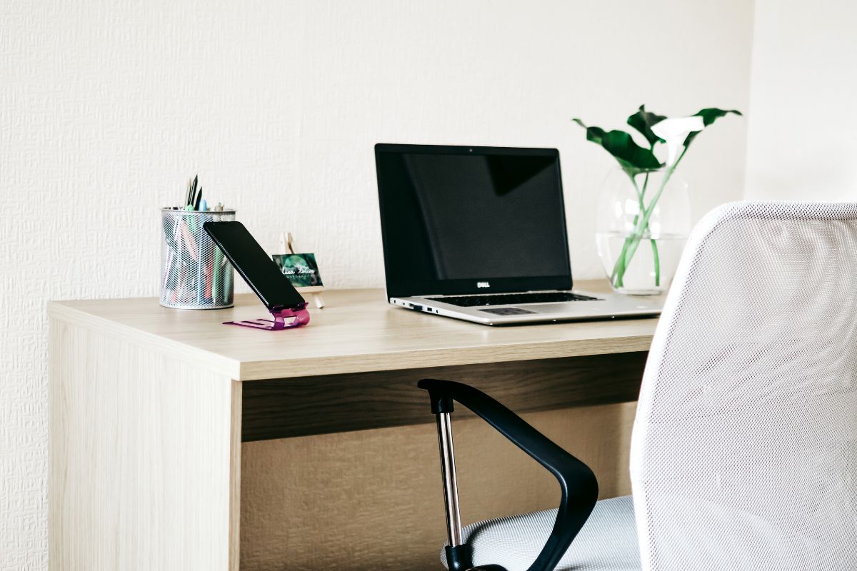 How to Build a Stylish Home Office Setup on a Budget (2025 Guide ...
